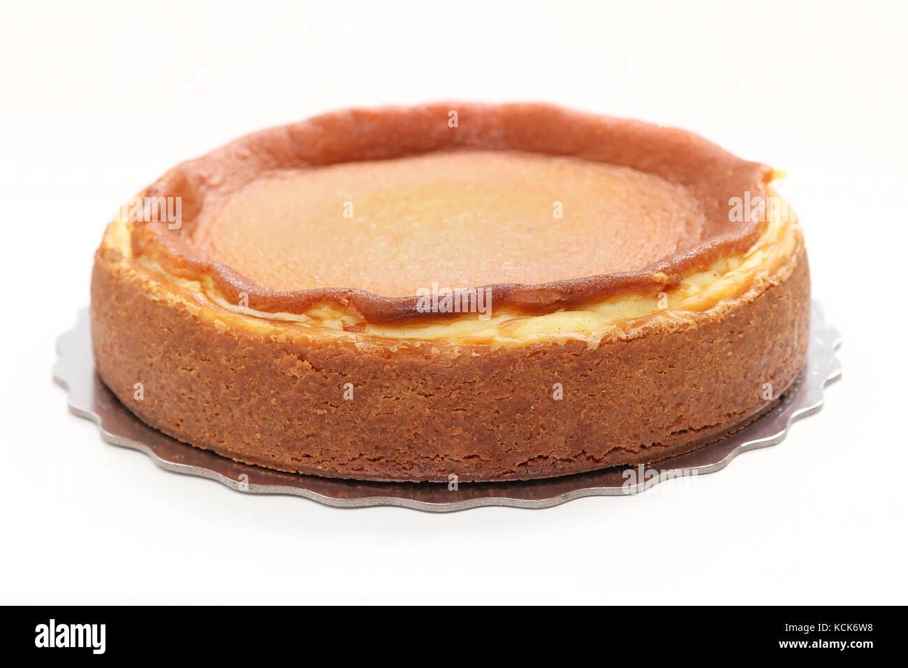 Baked round cheesecake dessert on silver plate Stock Photo - Alamy