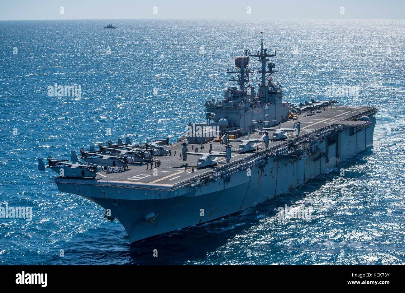 The U.S. Navy Wasp-class amphibious assault ship USS Bonhomme Richard ...