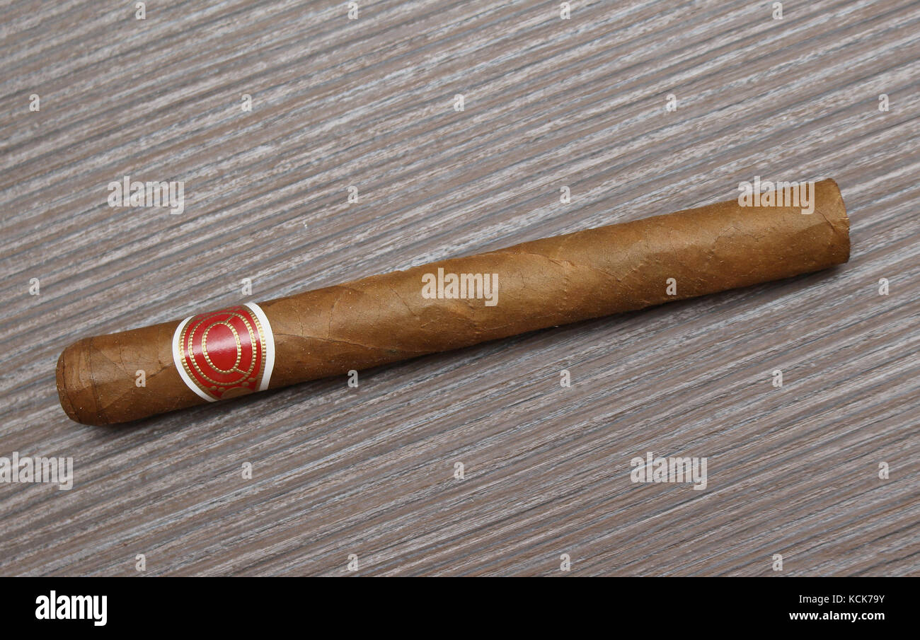 Rolled up luxury cigar on wooden background Stock Photo - Alamy