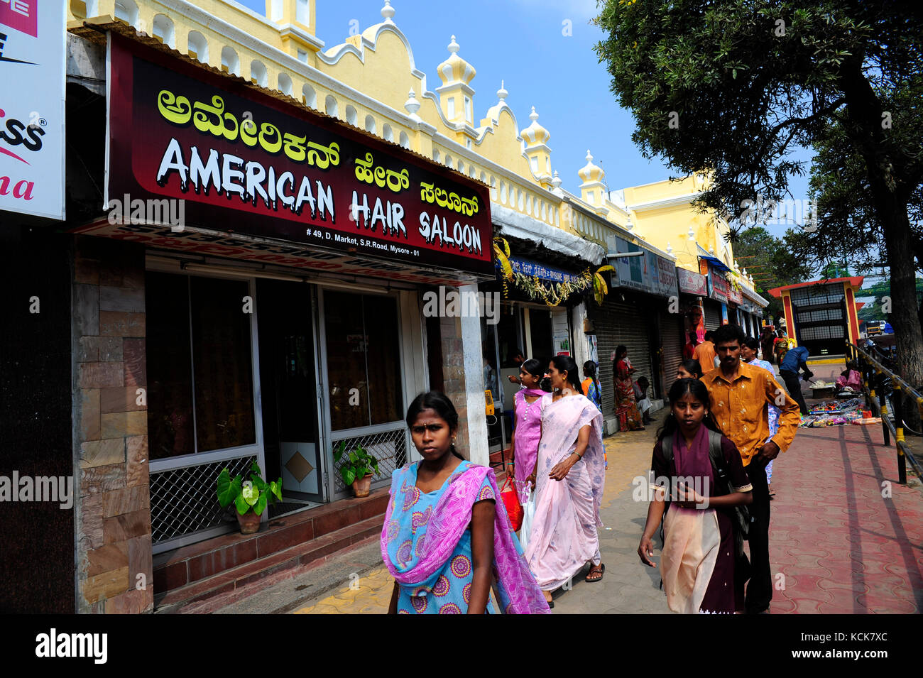 Indian street scene hi-res stock photography and images - Alamy