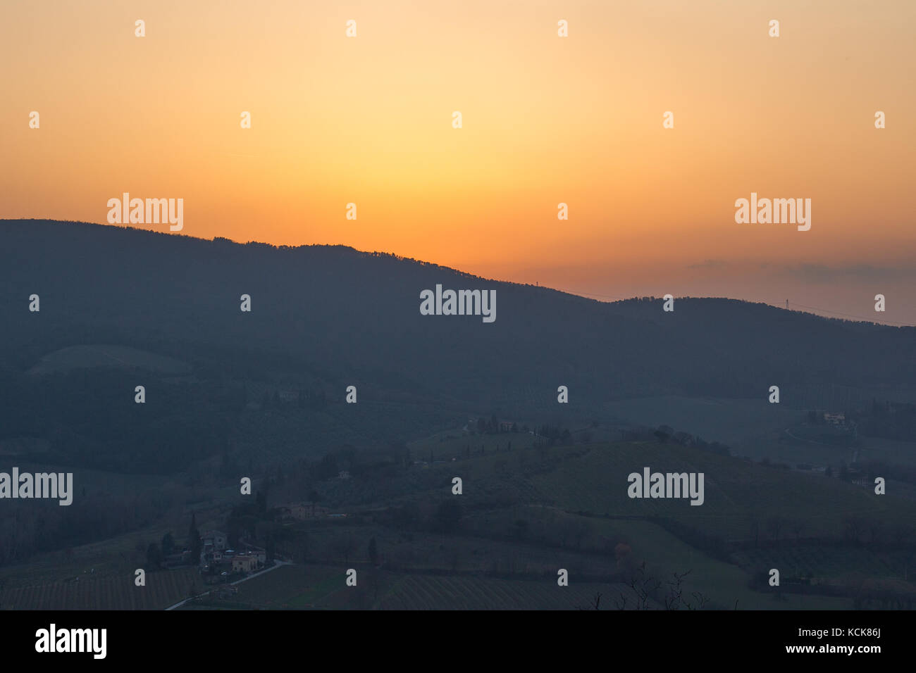 Tuscan countryside sunset hi-res stock photography and images - Alamy