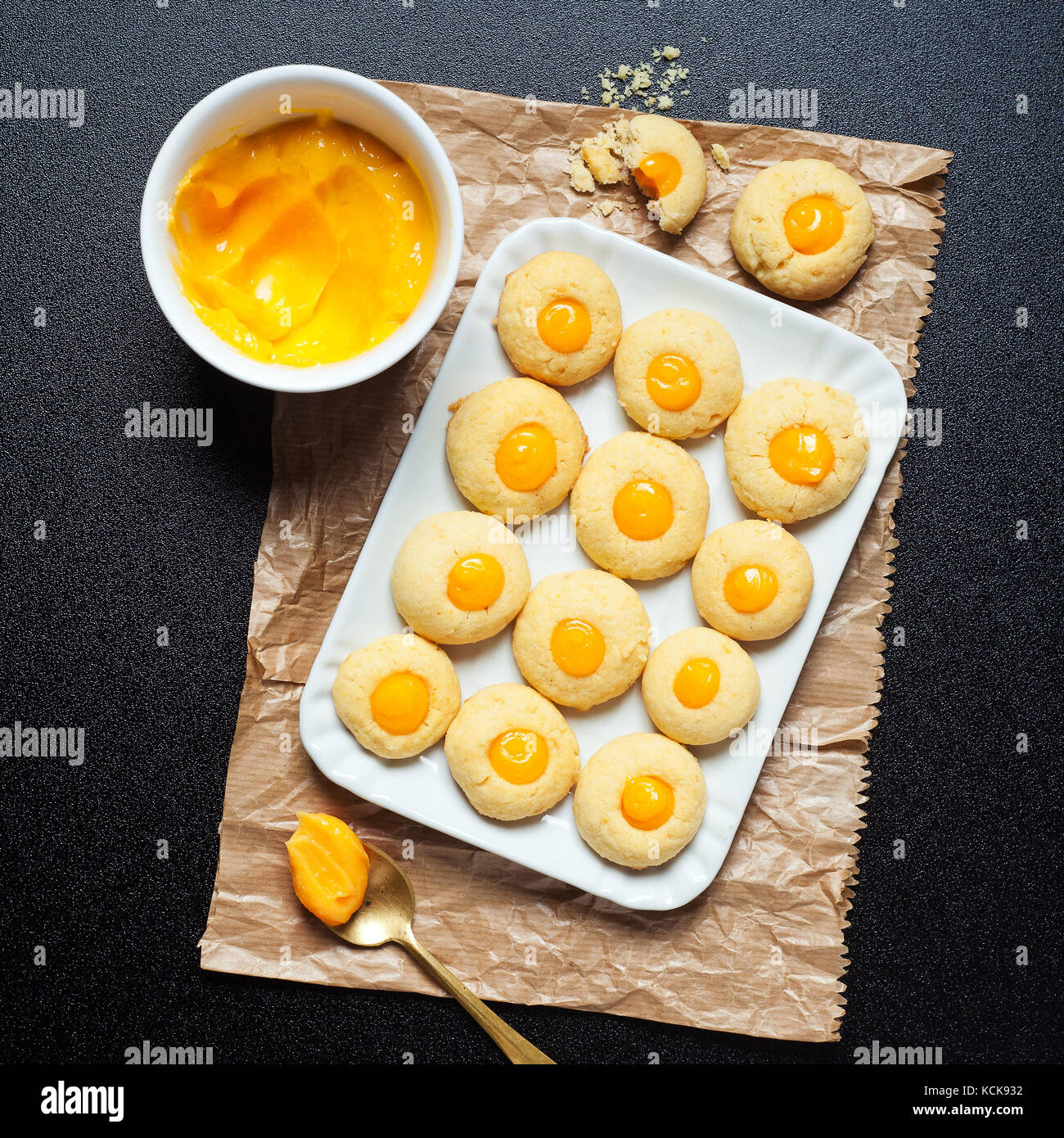 homemade biscuits with lemon cream Stock Photo - Alamy