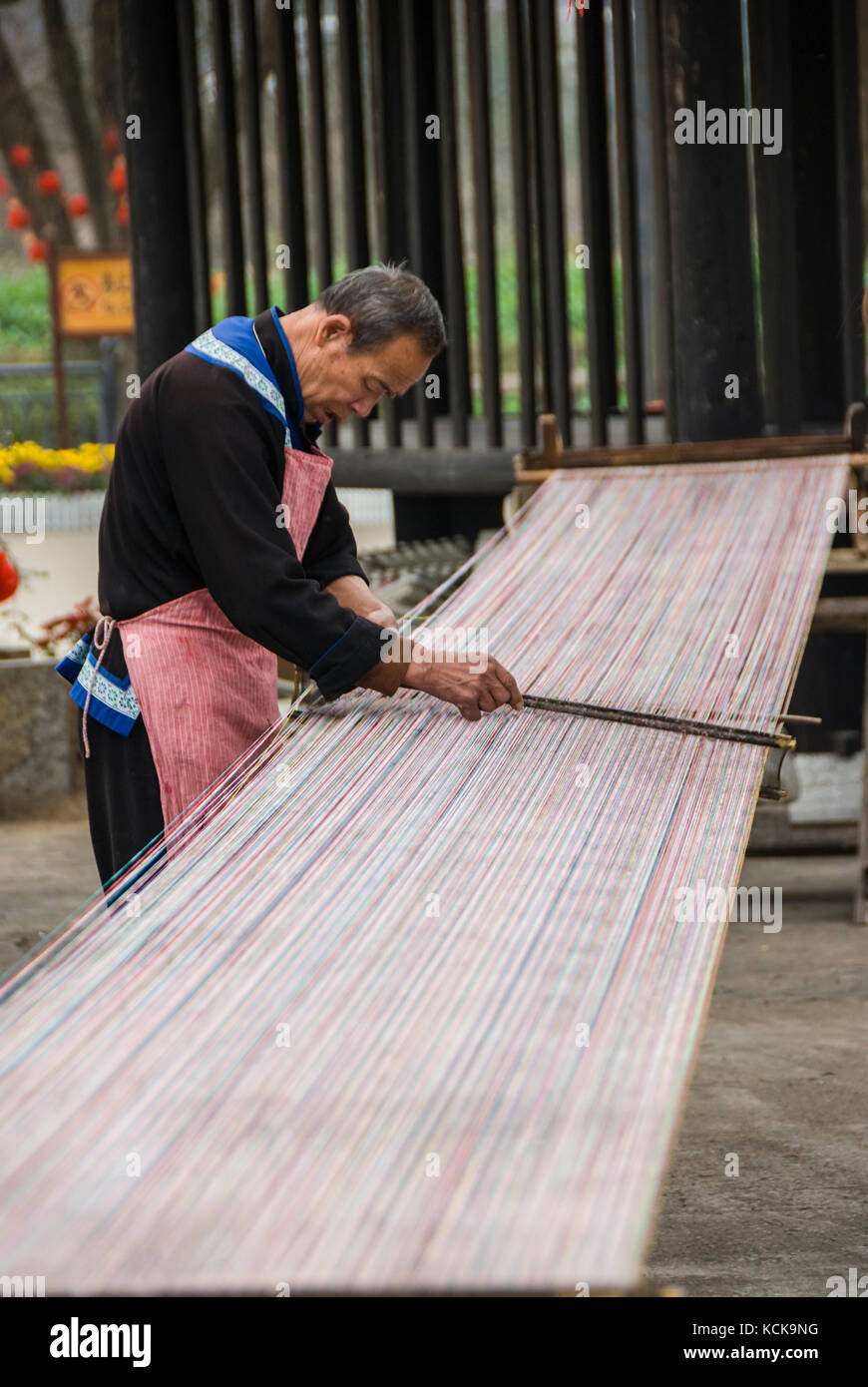 Traditional ancient chinese weaving machine hi-res stock photography ...
