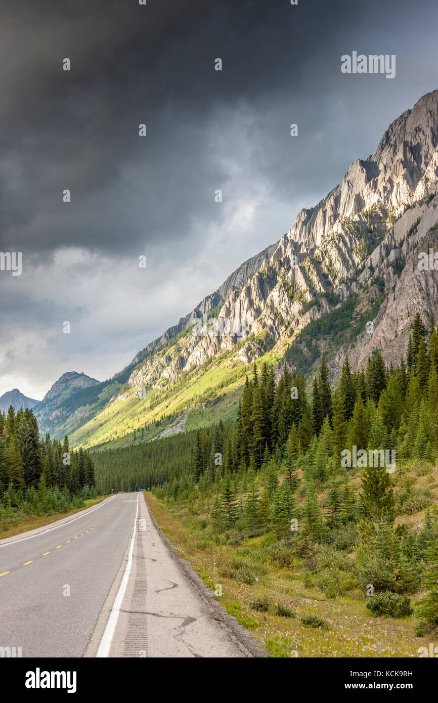Highway through mountains hi-res stock photography and images - Alamy