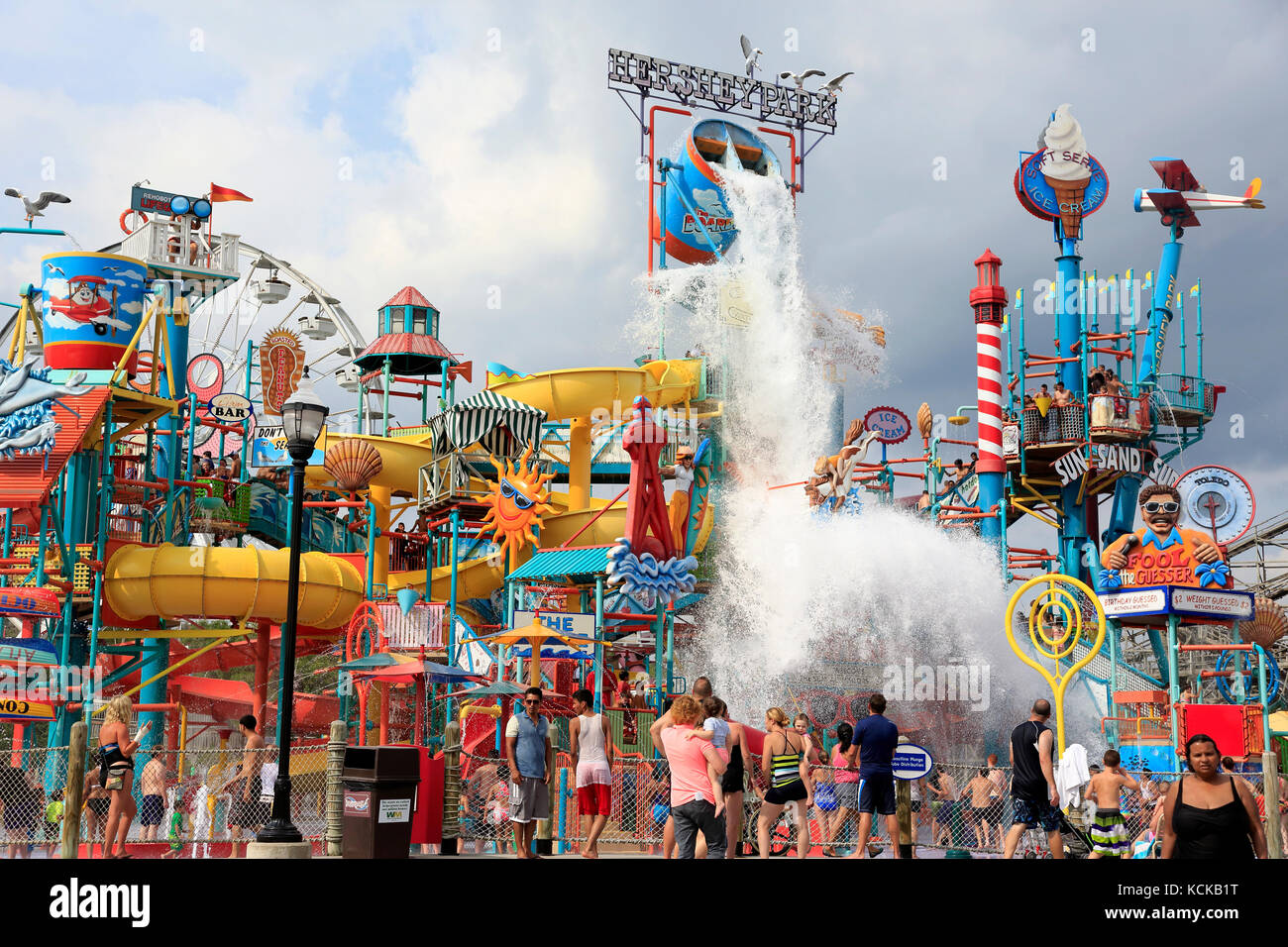 Visitors enjoying Boardwalk Waterpark in Hersheypark.Hershey ...