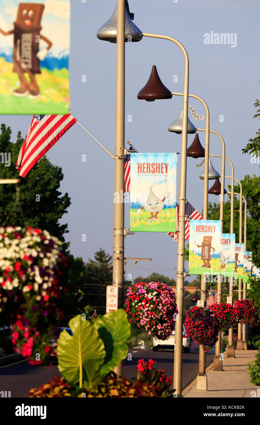 Kisses Chocolate shaped street lamps on street of Hershey town ...