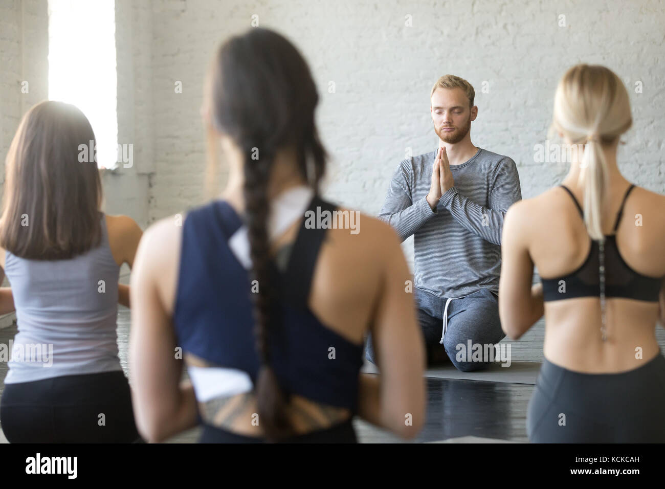 Seiza position hi-res stock photography and images - Alamy