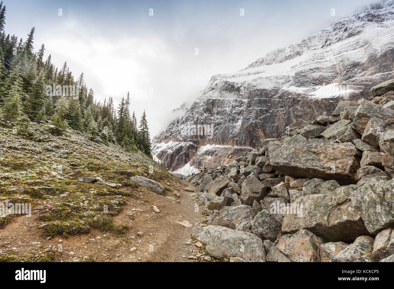 Mount edith cavell hi-res stock photography and images - Alamy