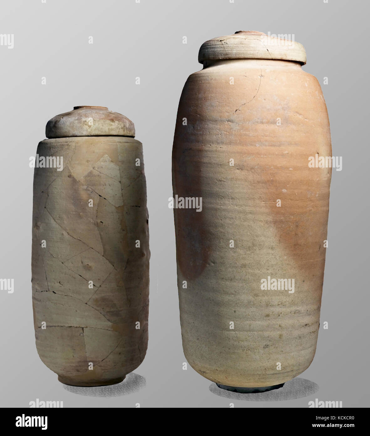 735. LARGE TERRACOTA JAR OF THE TYPE IN WHICH THE DEAD SEA SCROLLS WERE ...