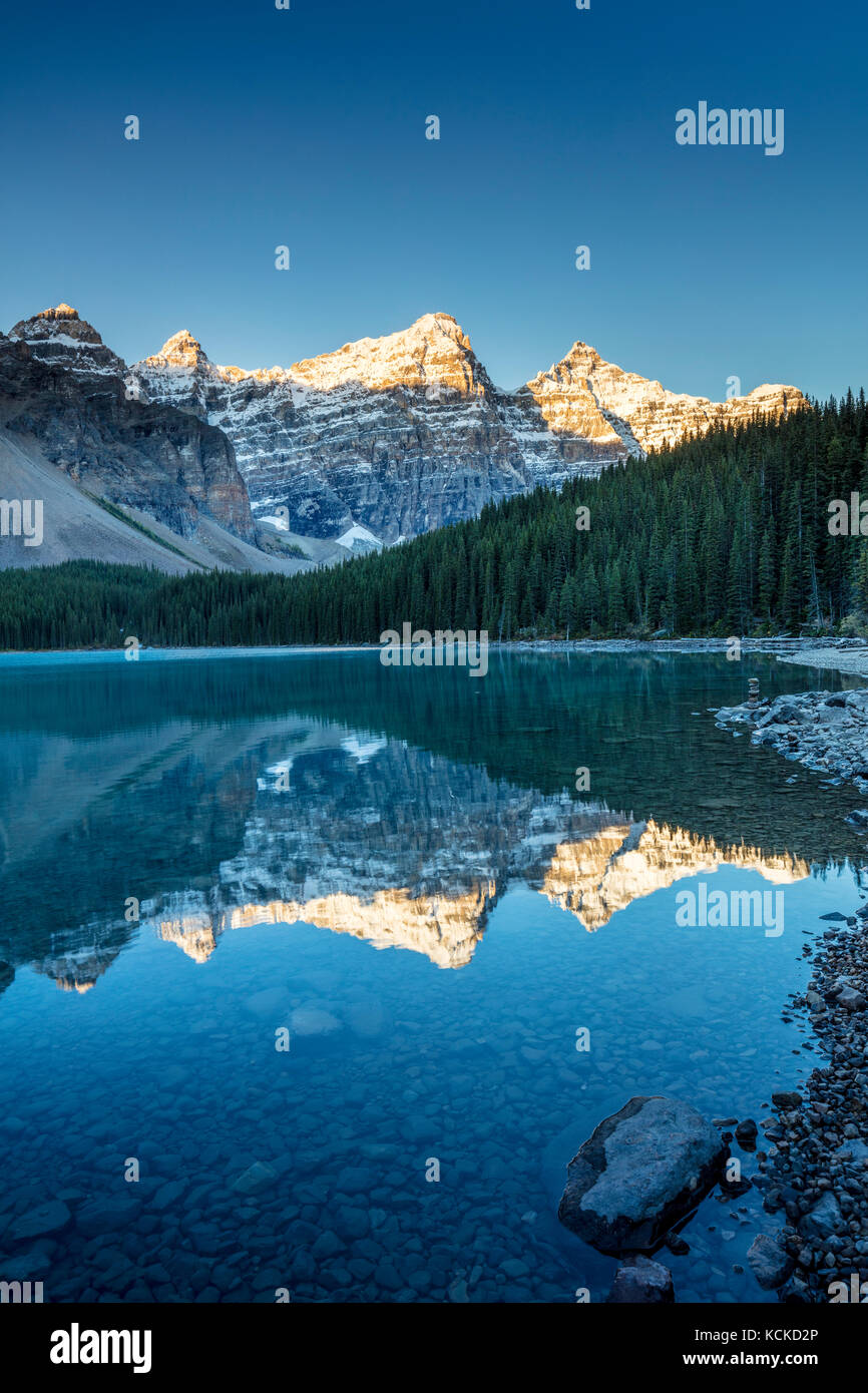 Moraine lake and valley of ten peaks hi-res stock photography and images - Alamy
