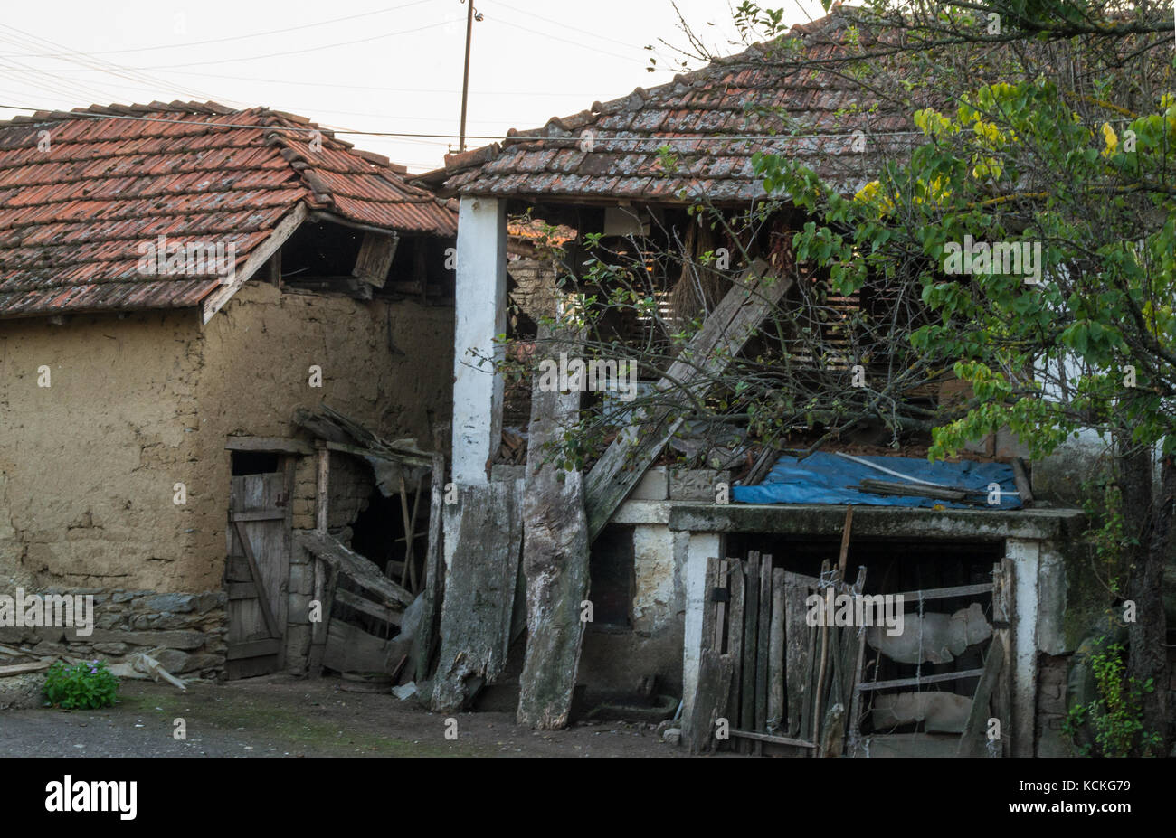 Abandoned rural house Stock Photo - Alamy