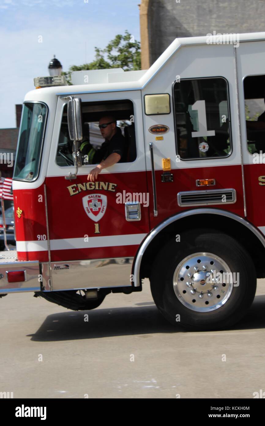Fire engine pull hi-res stock photography and images - Alamy