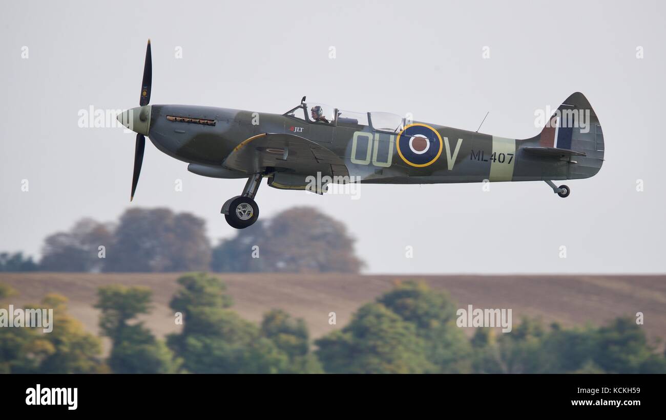 1944 d day spitfire hi-res stock photography and images - Alamy
