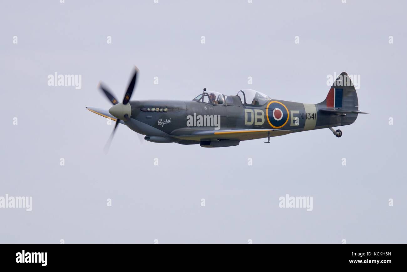 Spitfire Aircraft Two Seater Spitfire High Resolution Stock Photography ...