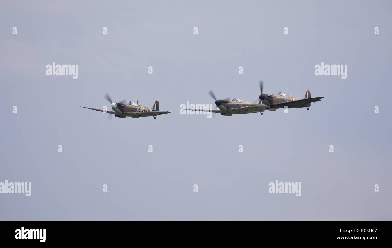 Three Supermarine Spitfires flying in formation Stock Photo - Alamy