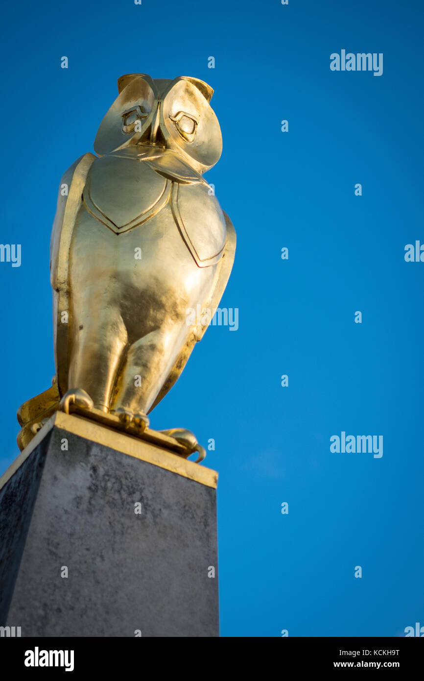 Gold gilded gilt time timepiece hi-res stock photography and images - Alamy