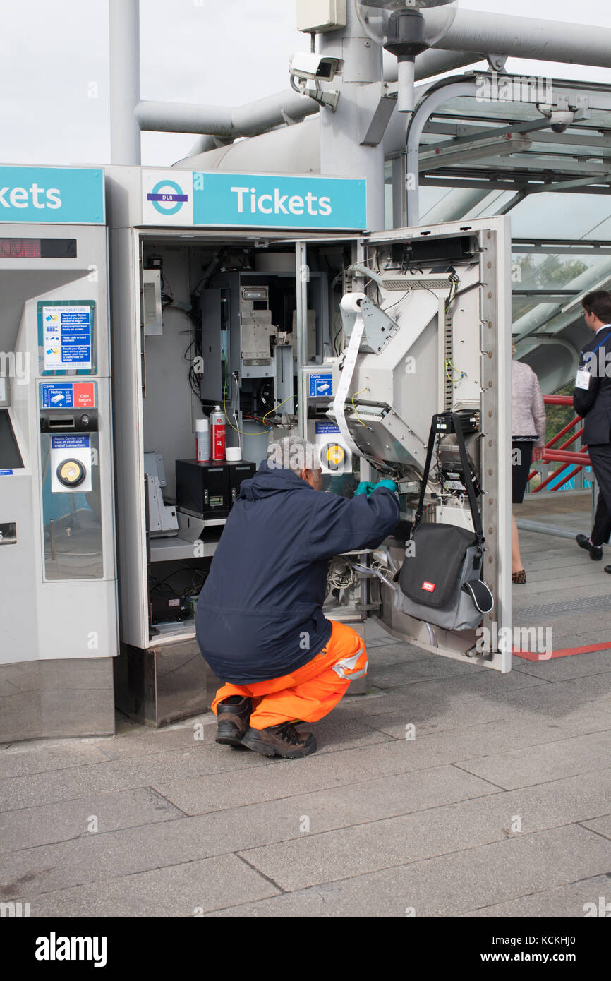 Dlr ticket machine hi-res stock photography and images - Alamy