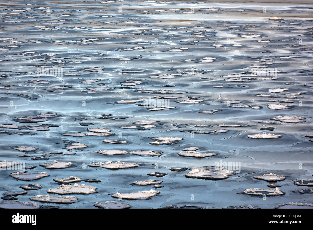Ice on water hi-res stock photography and images - Alamy
