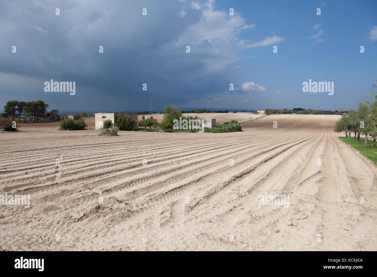 Arid farmland hi-res stock photography and images - Alamy