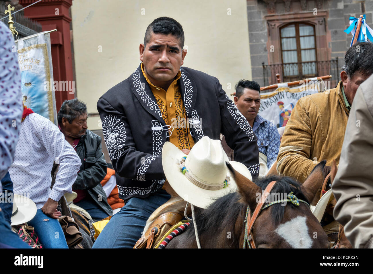 Mexican cowboys gather on horseback for Catholic Mass in the Jardin ...