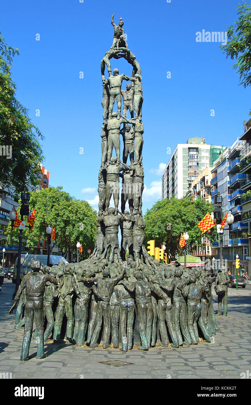 Human tower statue hi-res stock photography and images - Alamy