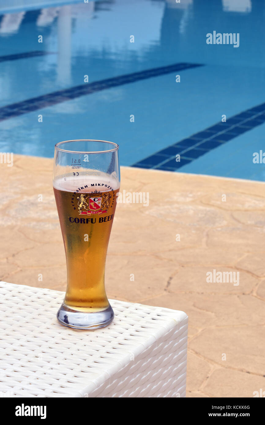 Drinking next to swimming pool hi-res stock photography and images - Alamy