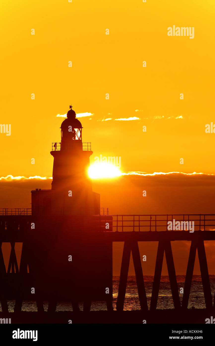 Sun peeking over cloud hi-res stock photography and images - Alamy