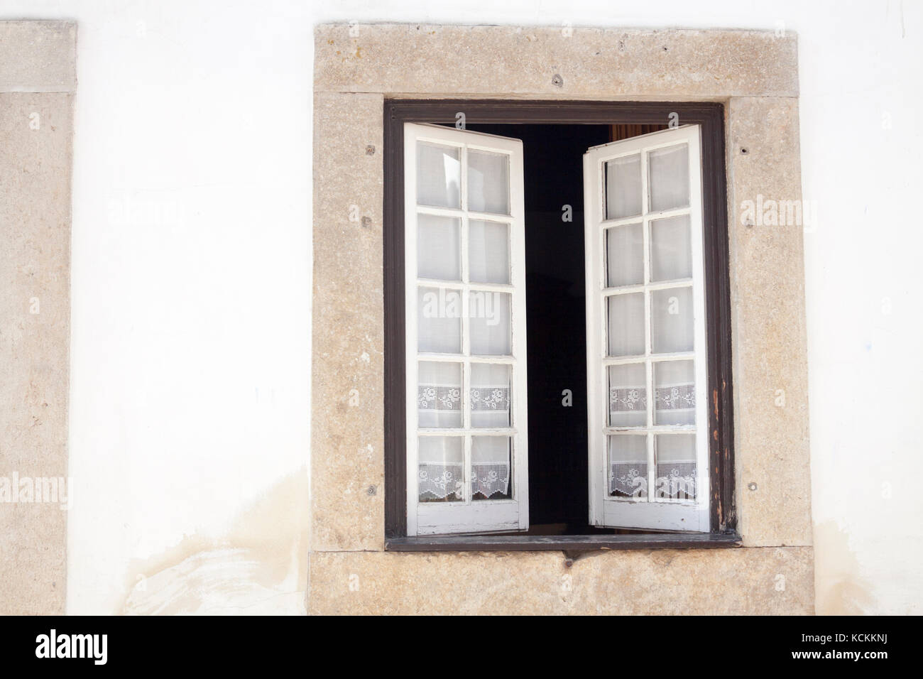 Open window in Obidos - Portugal Stock Photo - Alamy