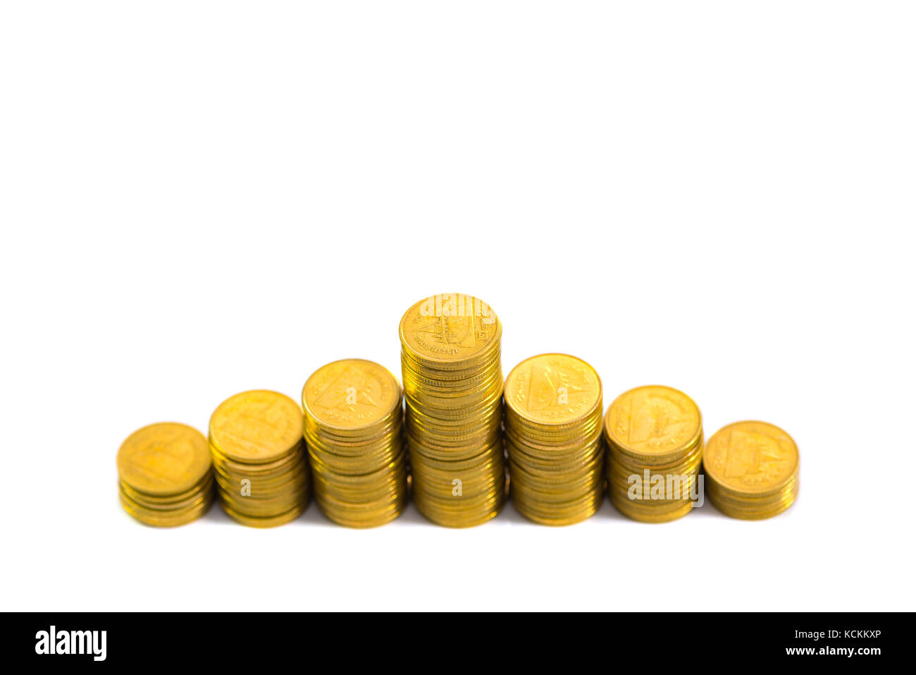 Savings, increasing columns of gold coins, piles of gold coins arranged ...