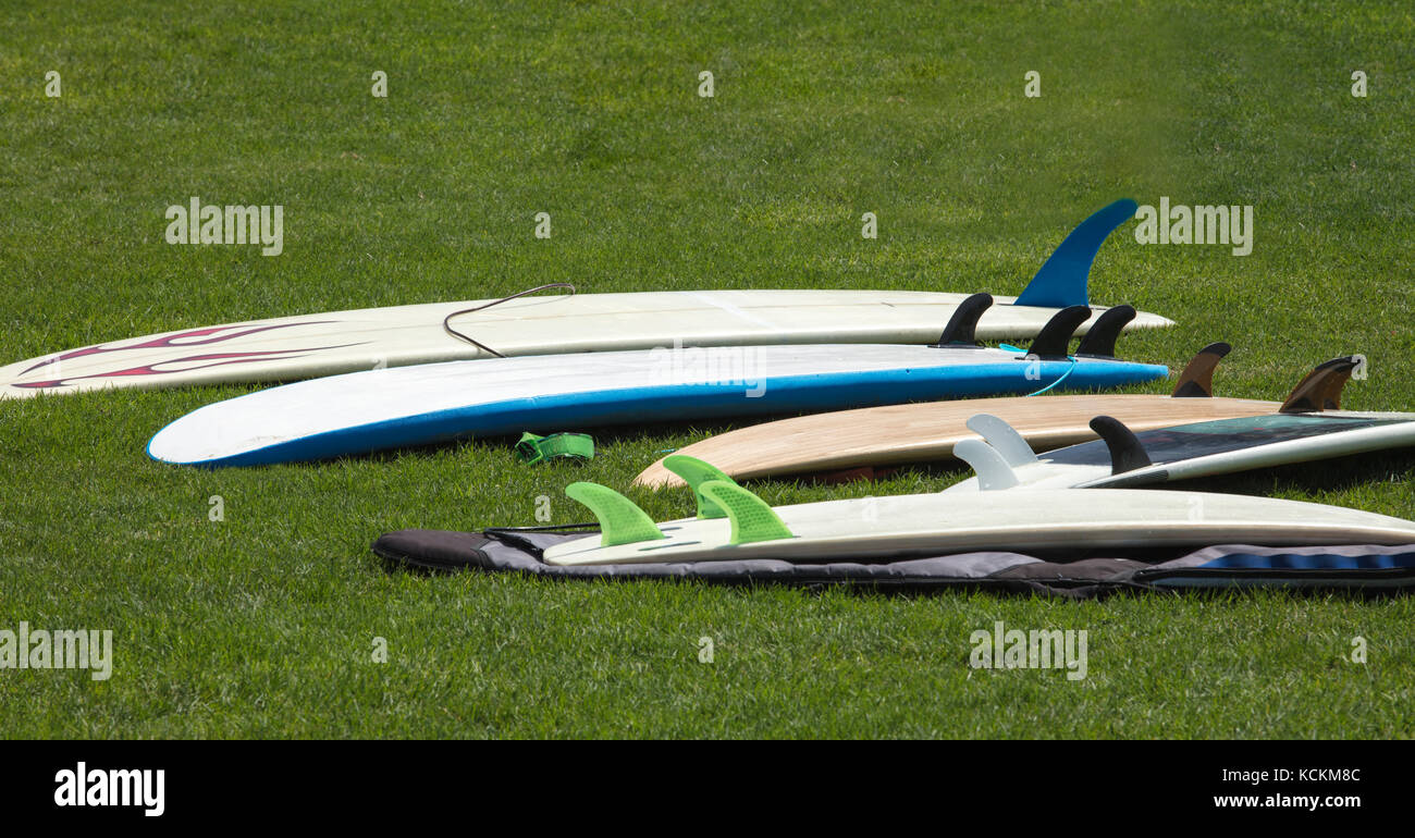 Surfboard laying on beach hi-res stock photography and images - Alamy