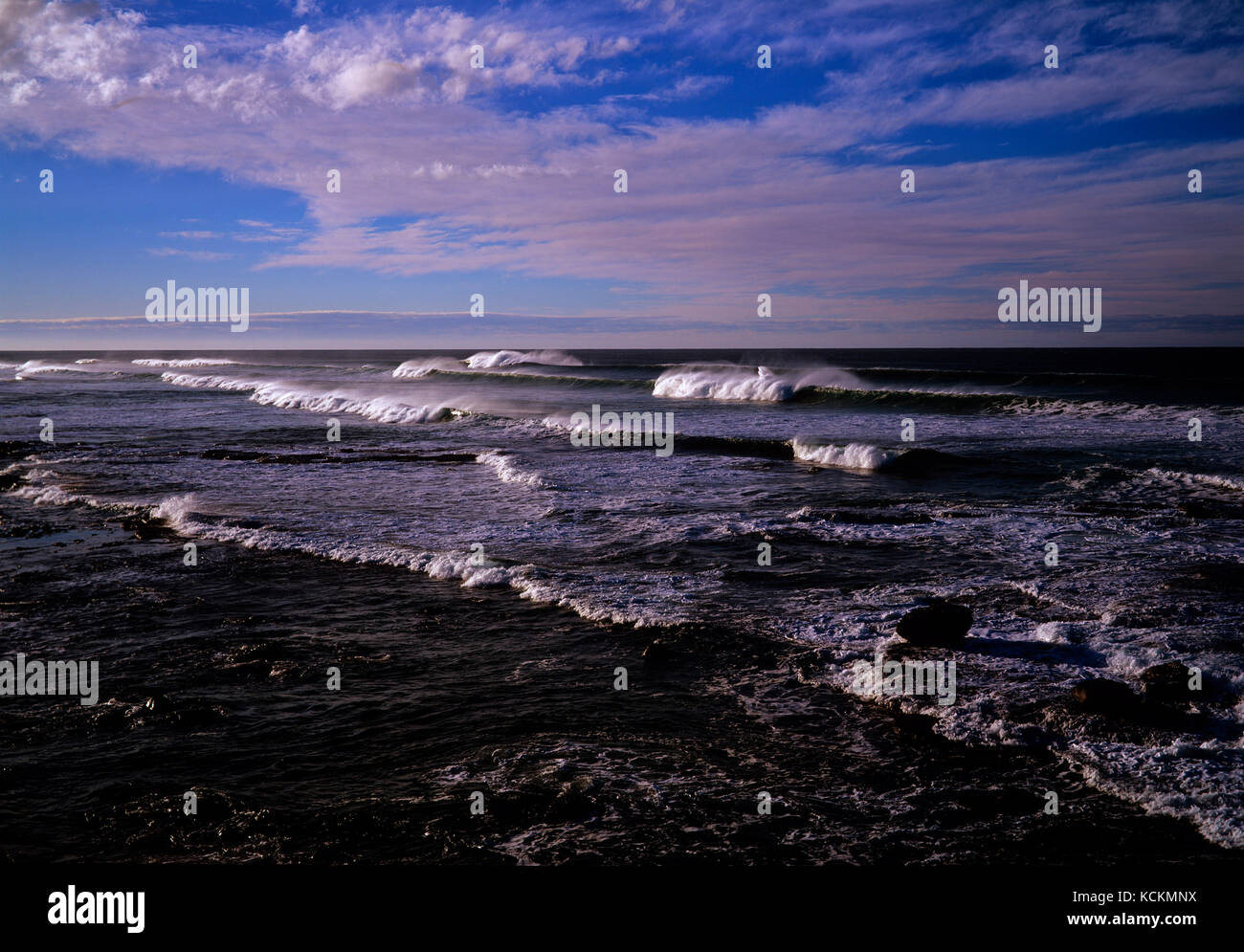 Inshore ocean waves, Great Ocean Road, western Victoria, Australia ...