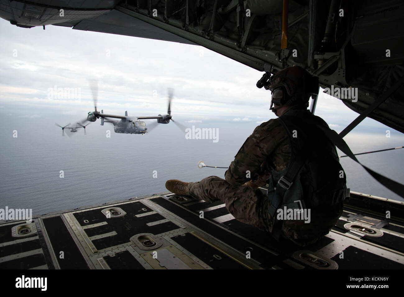 CV-22 Osprey conducts Tilt-Rotor Air-to-Air Refueling with a C-130 ...