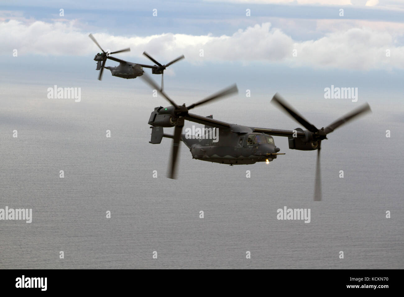 CV-22 Osprey conducts Tilt-Rotor Air-to-Air Refueling with a C-130 ...