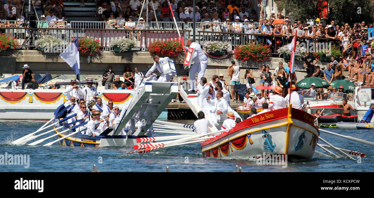 Water jousting languedoc hi-res stock photography and images - Alamy