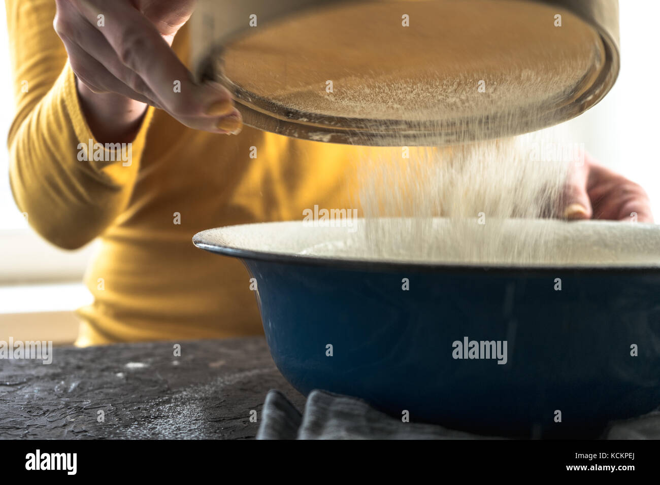 Sieved white flour hi-res stock photography and images - Alamy