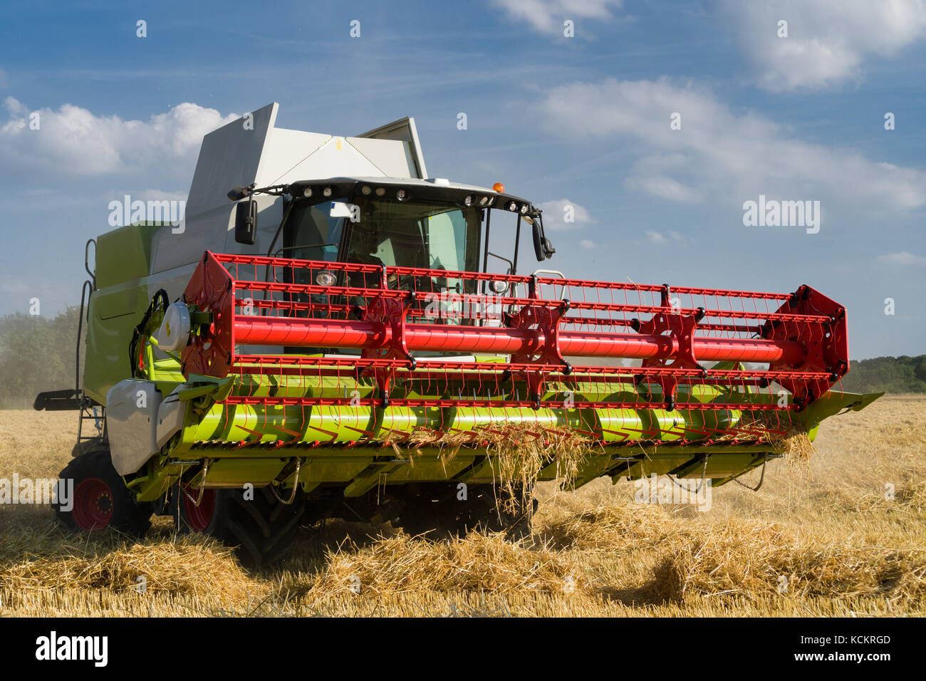 Red and green combine harvester hi-res stock photography and images - Alamy
