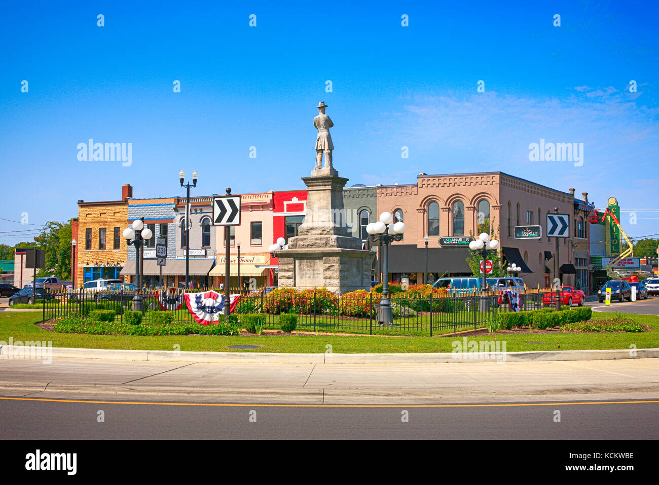 Confederate memorial statue of General Robert Hatton in the center of ...