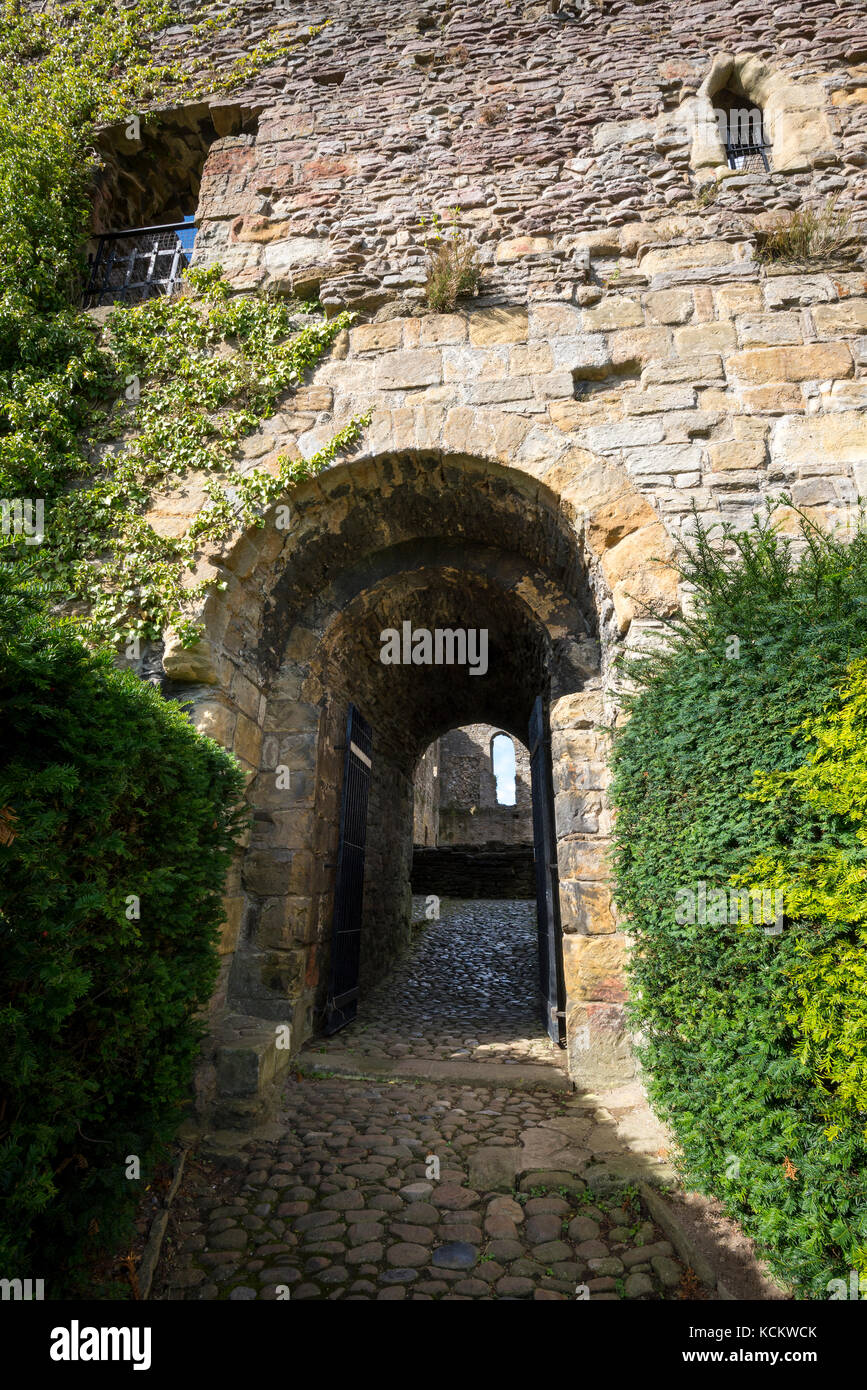 Archway garden england hi-res stock photography and images - Alamy