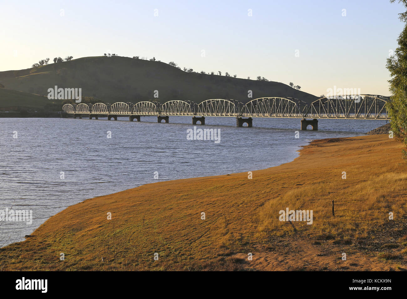 Bethanga Bridge over Lake Hume, road bridge linking New South Wales and ...