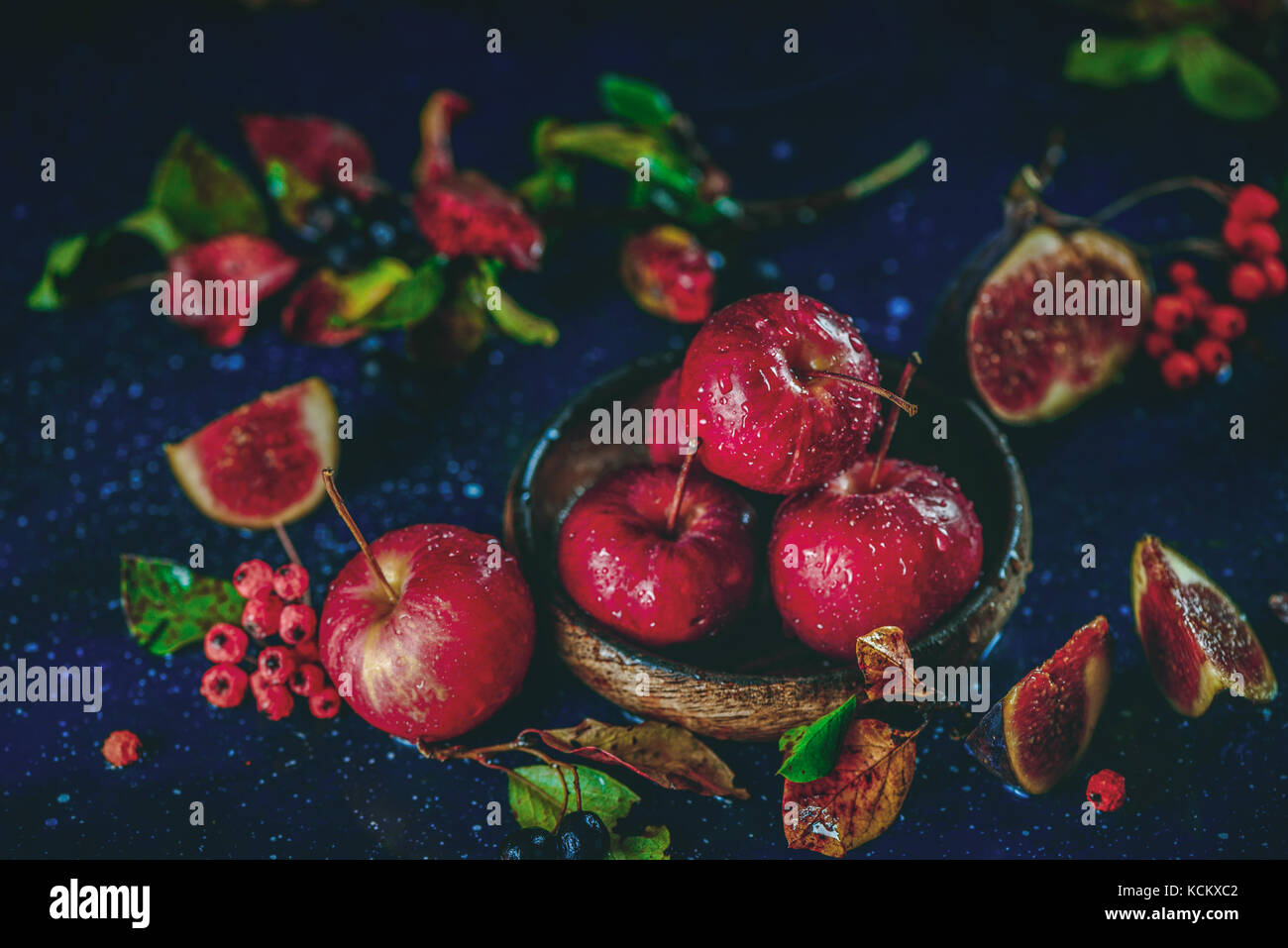 Ripe sweet apples in a wooden plate close-up in an autumn still life ...