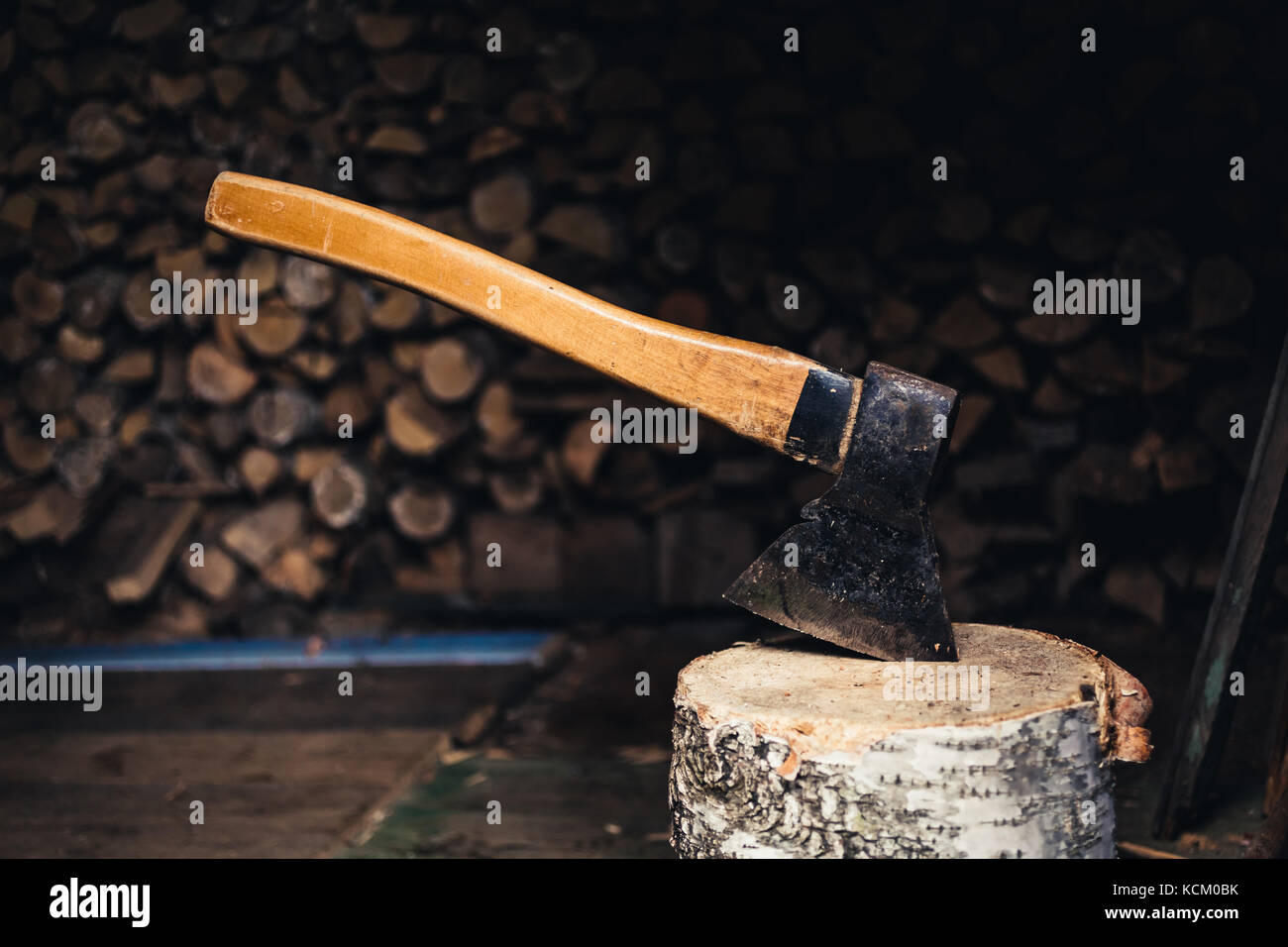 Axe for splitting firewood Stock Photo - Alamy