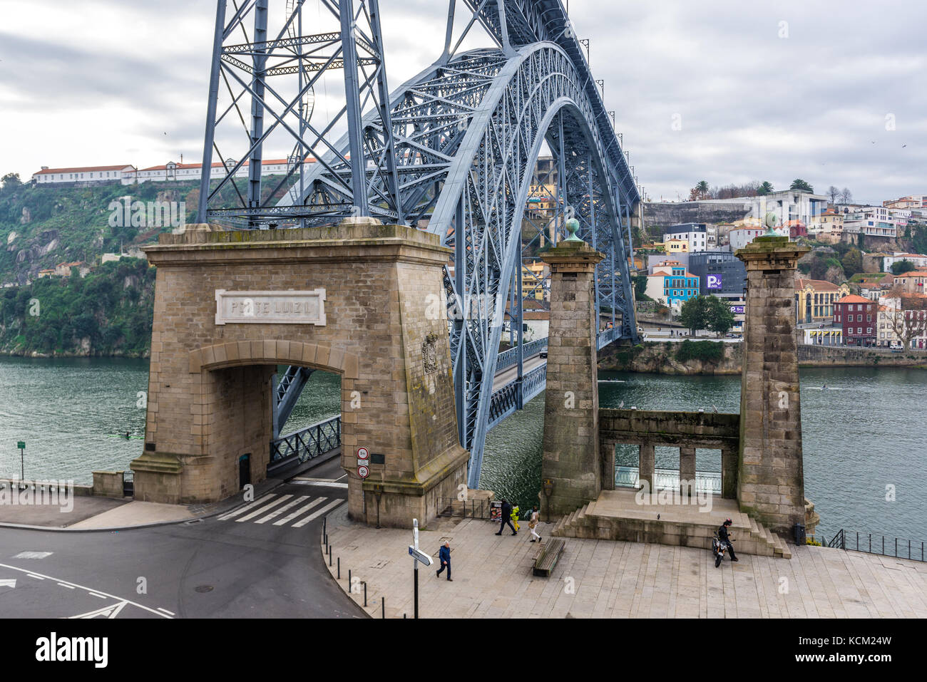 Ponte pensil hi-res stock photography and images - Alamy