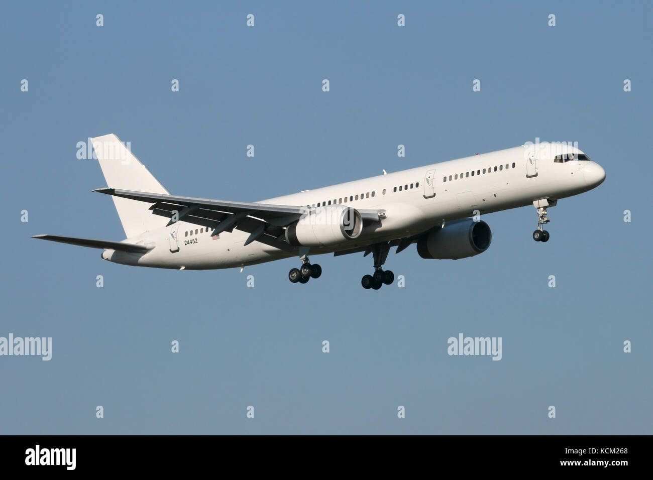 Boeing 757 cockpit hi-res stock photography and images - Alamy