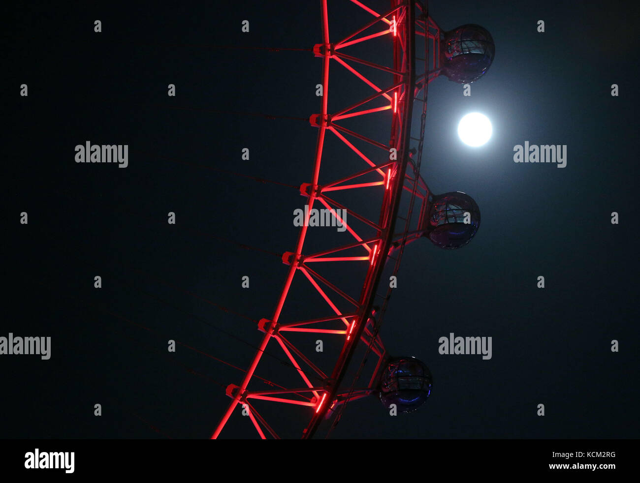 London eye full moon hi-res stock photography and images - Alamy