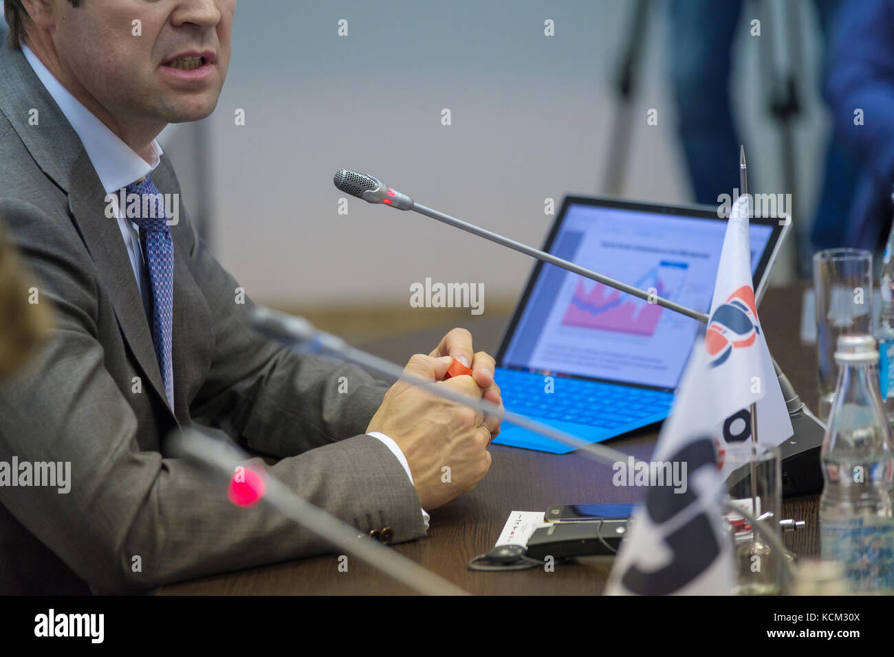 Man speaking at the conference Stock Photo - Alamy