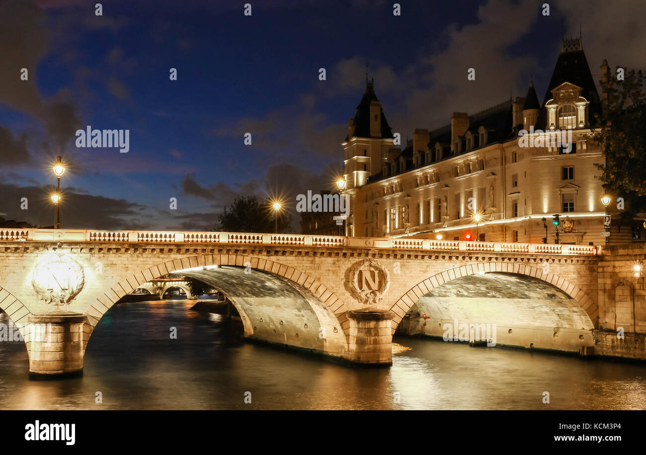 The pont Saint- Michel at night,Paris, France Stock Photo - Alamy
