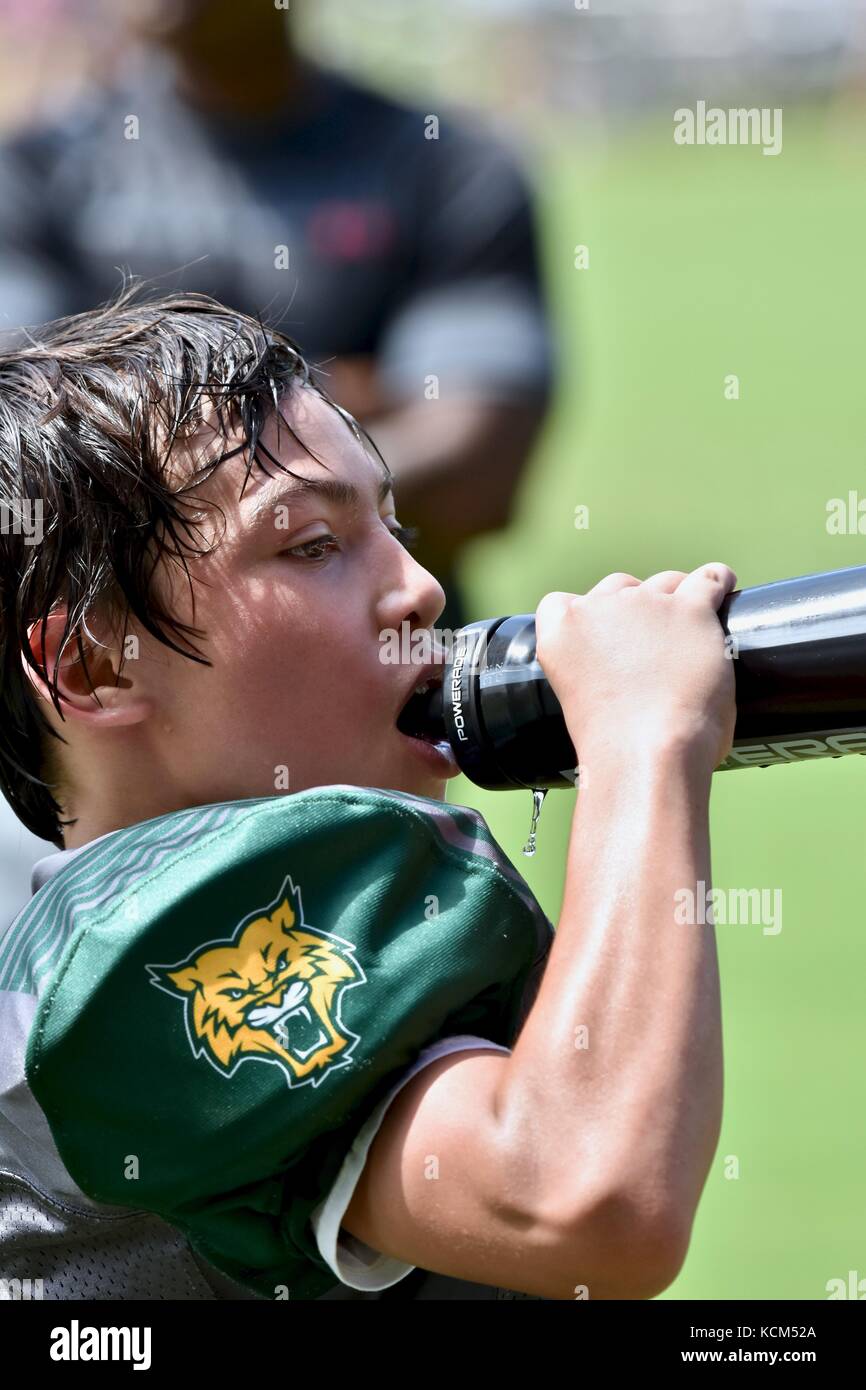 Powerade sports drink bottle hi-res stock photography and images - Alamy