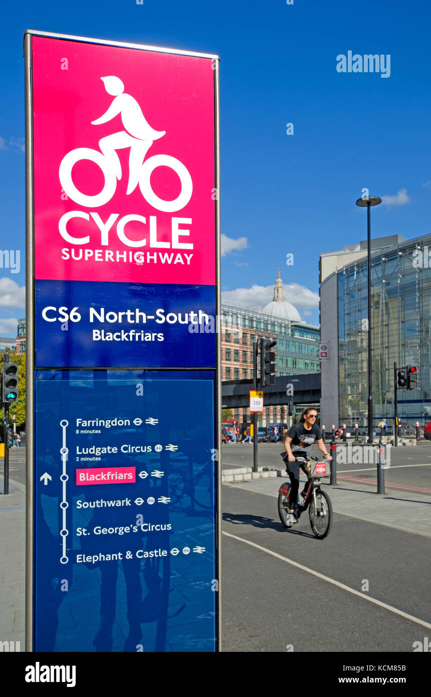 London, England, UK. Cycle Superhighway on Blackfriars Bridge Stock ...