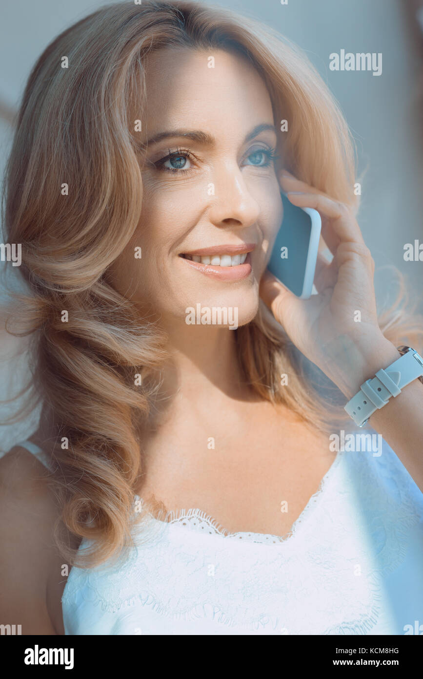 woman using smartphone Stock Photo - Alamy