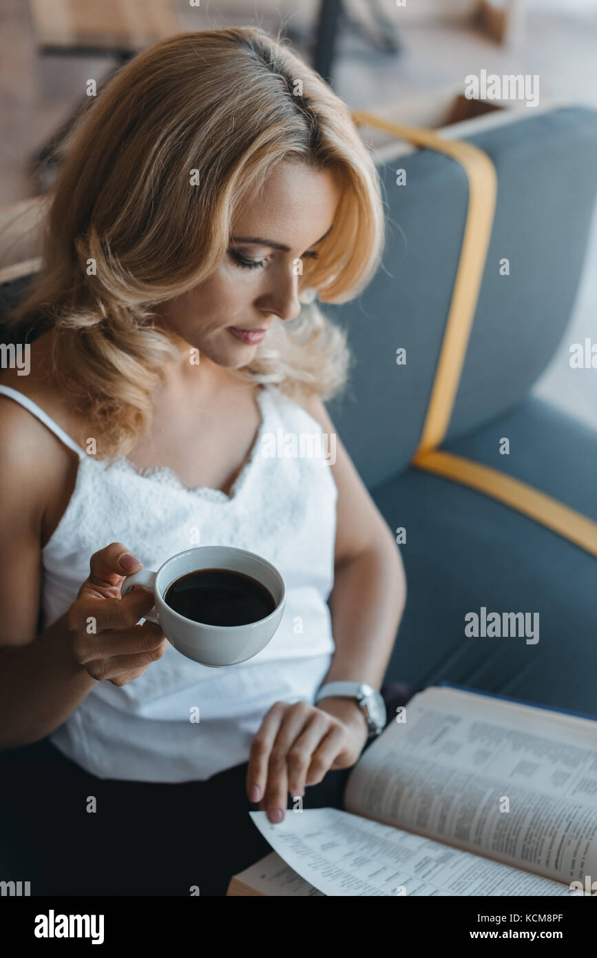 woman drinking coffee and reading book Stock Photo - Alamy